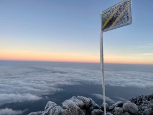 CLIMBING MOUNT MERU TANZANIA: Difficulty, Trekking, Cost
